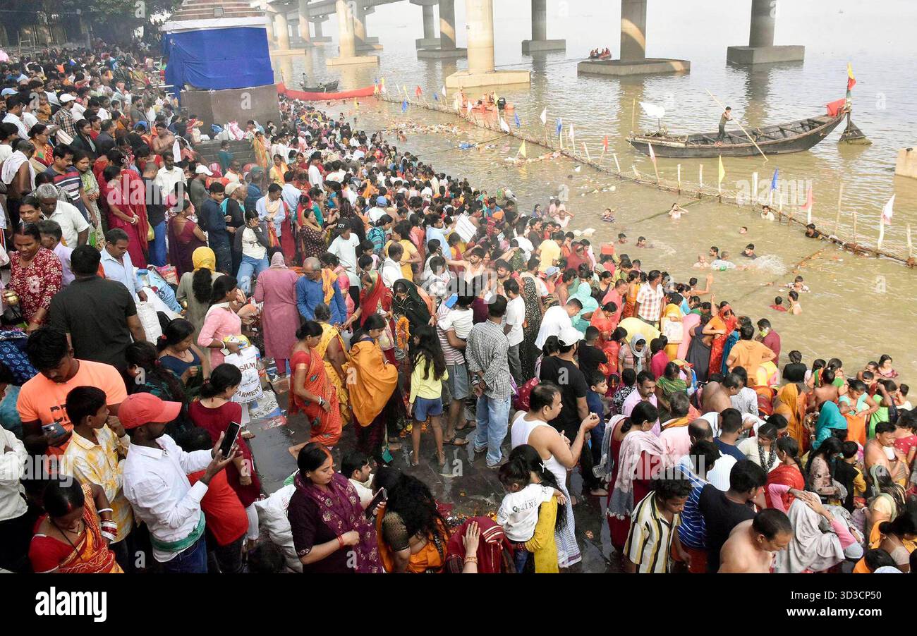 PATNA, INDIA - NOVEMBER 5: Devotees taking holy bath in Ganga river on ...