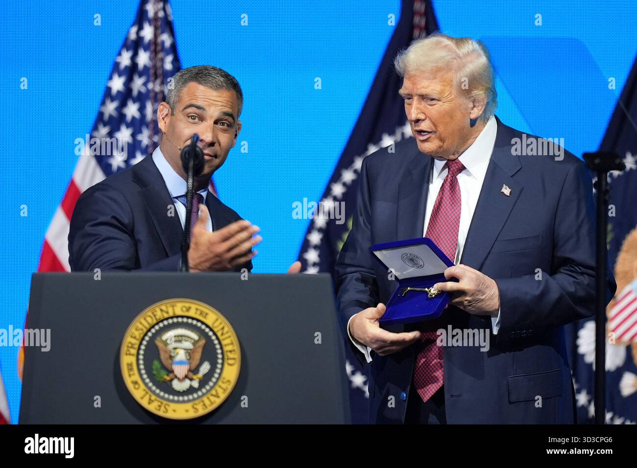 President Donald Trump, right, Miami Mayor Francis Suarez, left, on ...