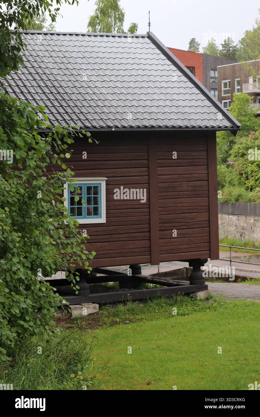 Traditional red wooden house in Scandinavian countryside — rural Nordic ...
