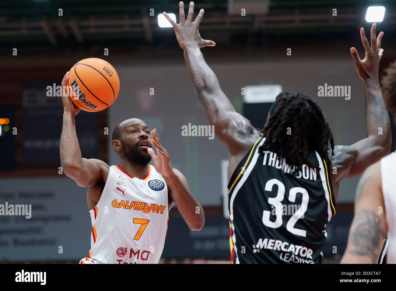 7 and charles thompson fitness first wuerzburg baskets hi-res stock ...