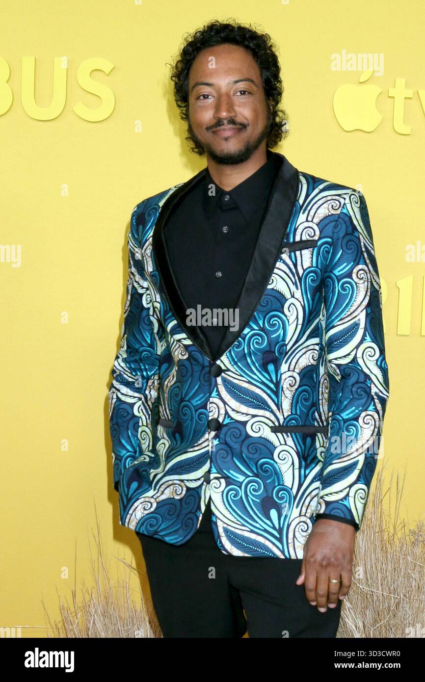 LOS ANGELES - NOV 4: Samba Schutte at the Pluribus Season Premiere at ...