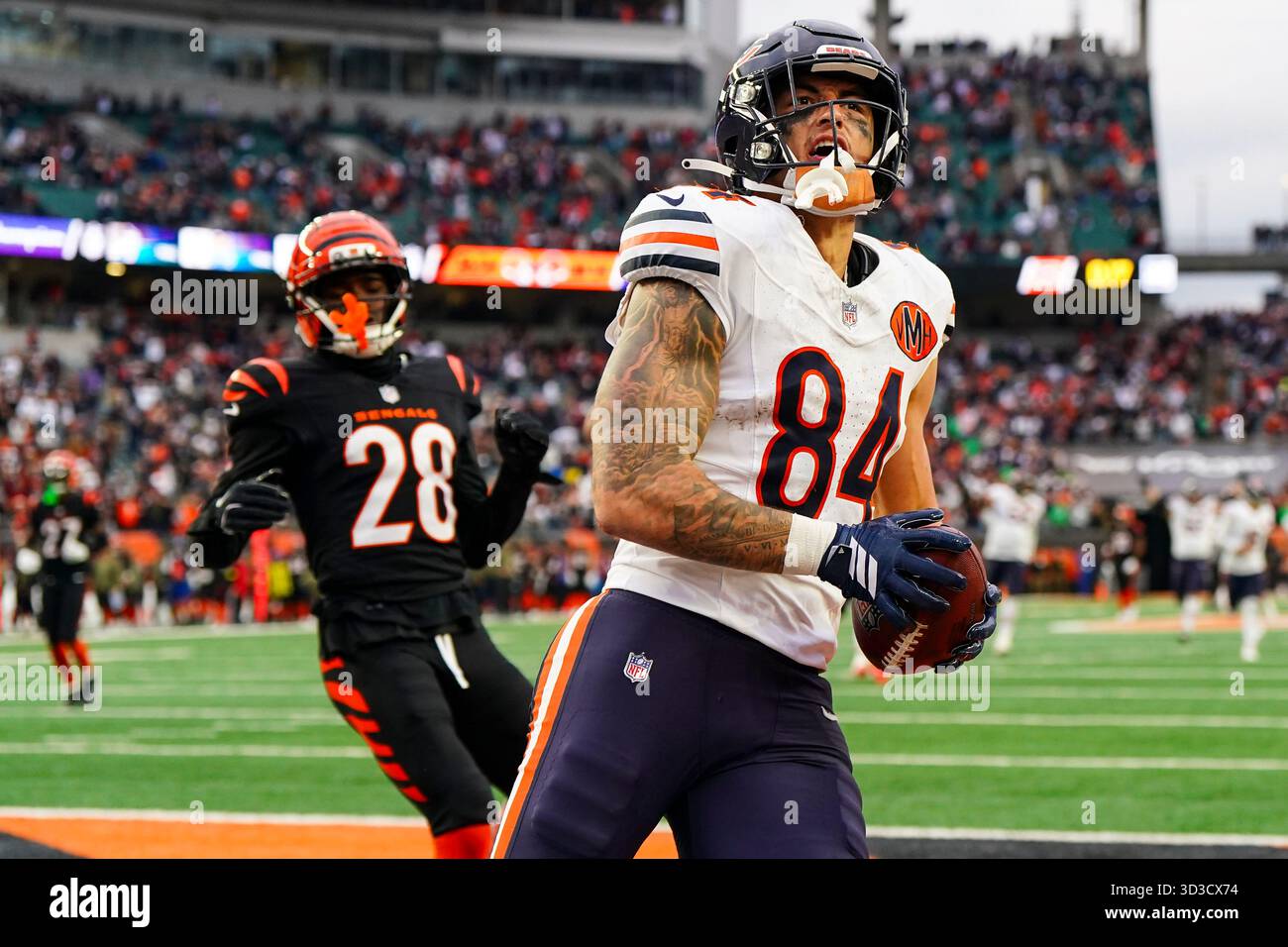 Chicago Bears tight end Colston Loveland (84) breaks a tackle for a ...