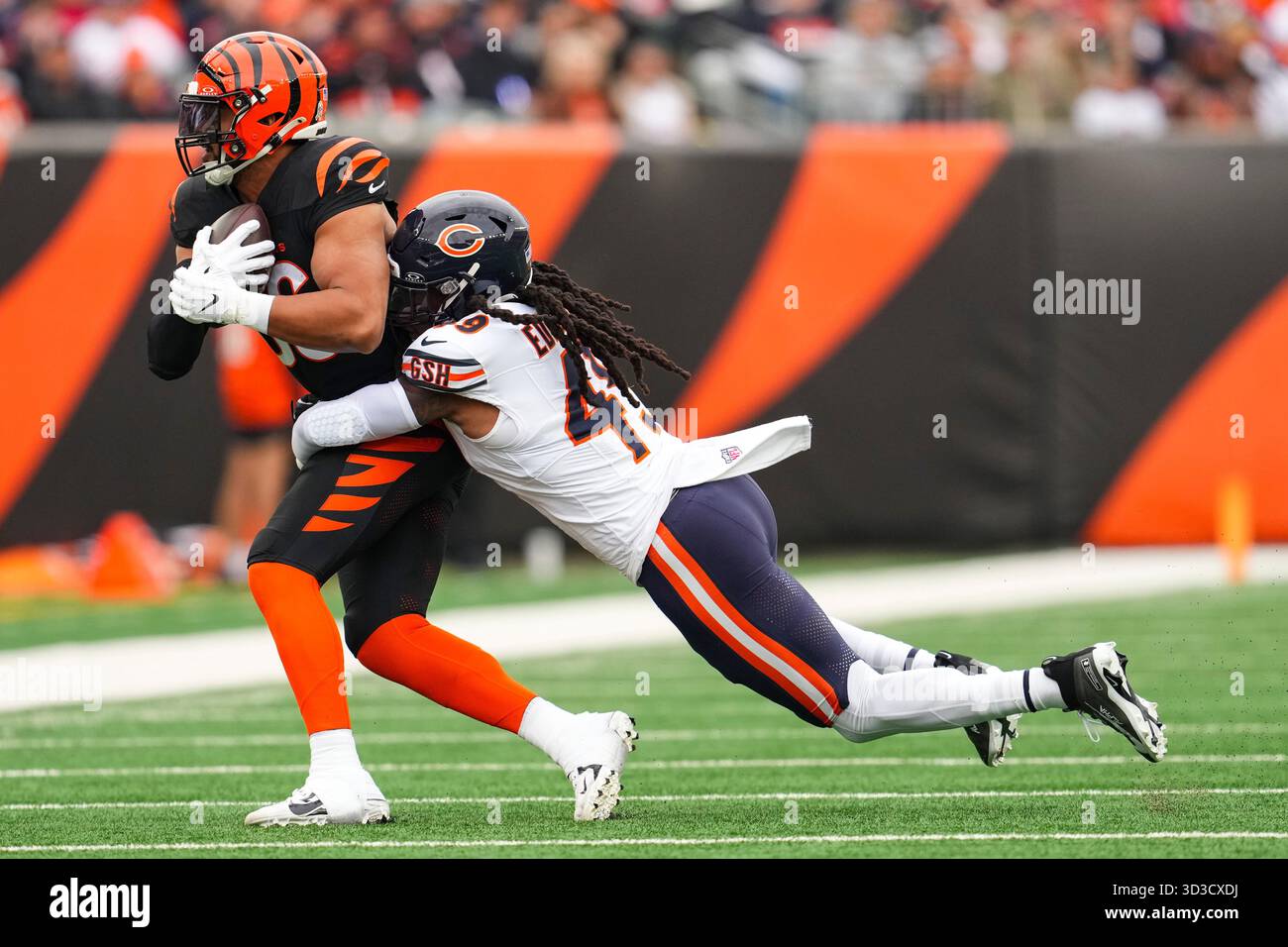 Cincinnati Bengals tight end Noah Fant (86) is tackled by Chicago Bears ...