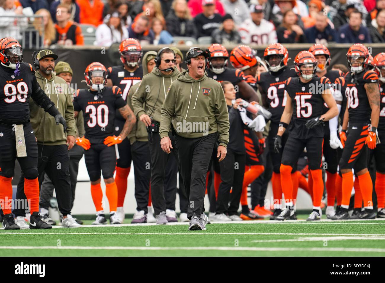 Cincinnati Bengals special teams coach Darrin Simmons reacts during an ...