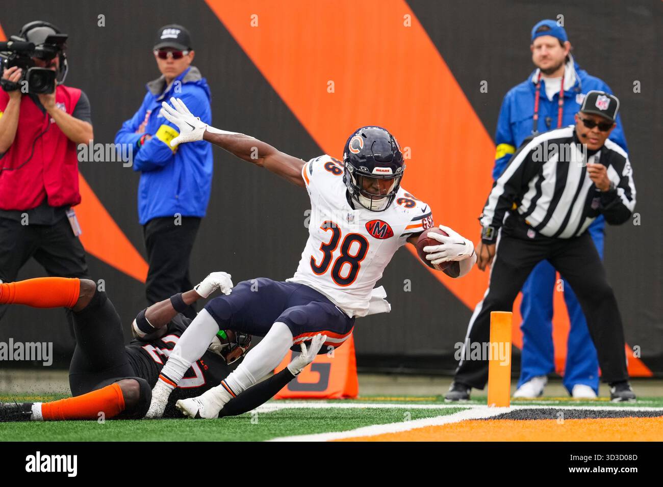 Chicago Bears running back Brittain Brown (38) scores against ...