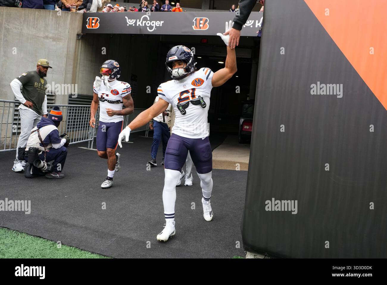 Chicago Bears running back Travis Homer runs onto the field prior to an ...