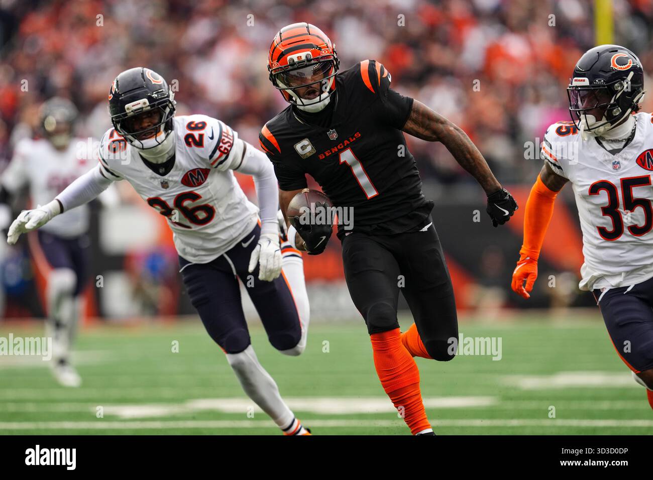 Cincinnati Bengals wide receiver Ja'Marr Chase (1) makes a catch ...