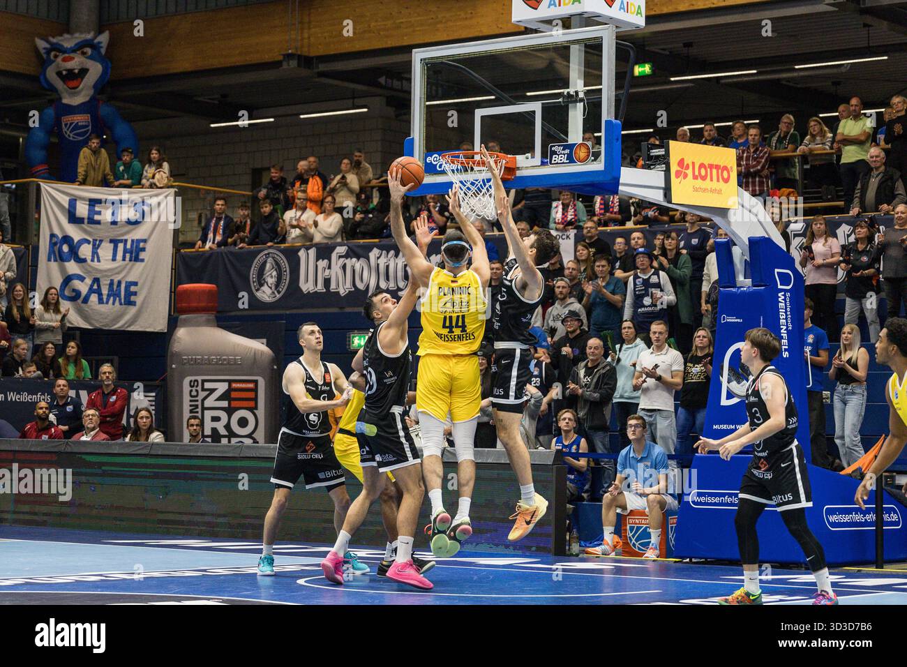 05.11.2025, Stadthalle, Weißenfels, GER, European North Basketball ...