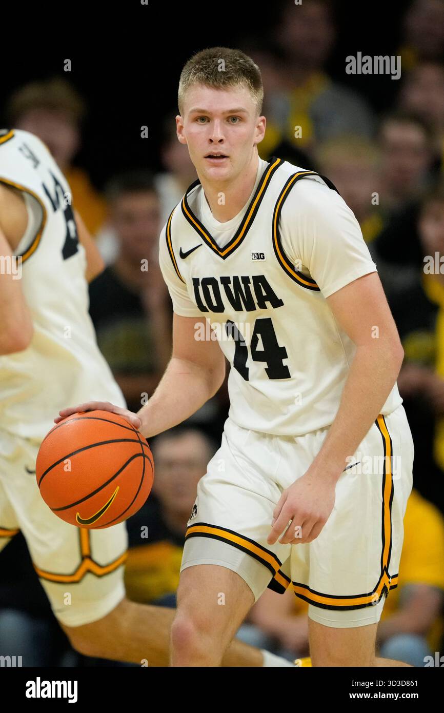 Iowa guard Bennett Stirtz drives up court during the second half of an ...
