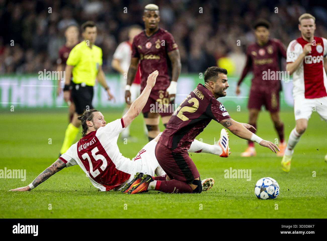 AMSTERDAM – (l-r) Wout Weghorst of Ajax, Abdülkerim Bardakcı of Galatasaray during the UEFA ...