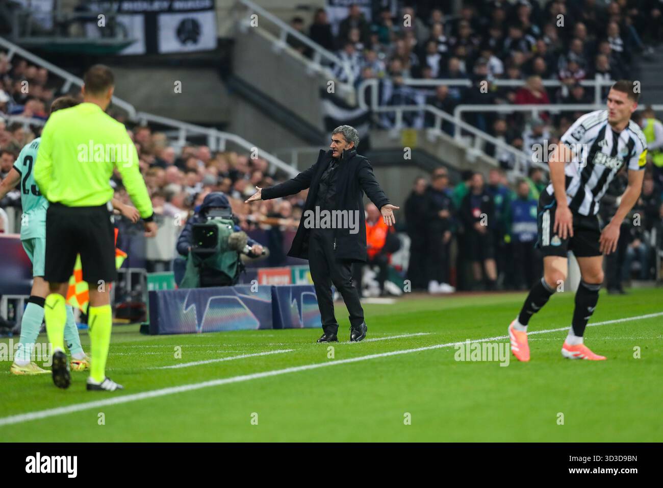 Ernesto Valverde Manager Of Athletic Club gestures during the Newcastle ...