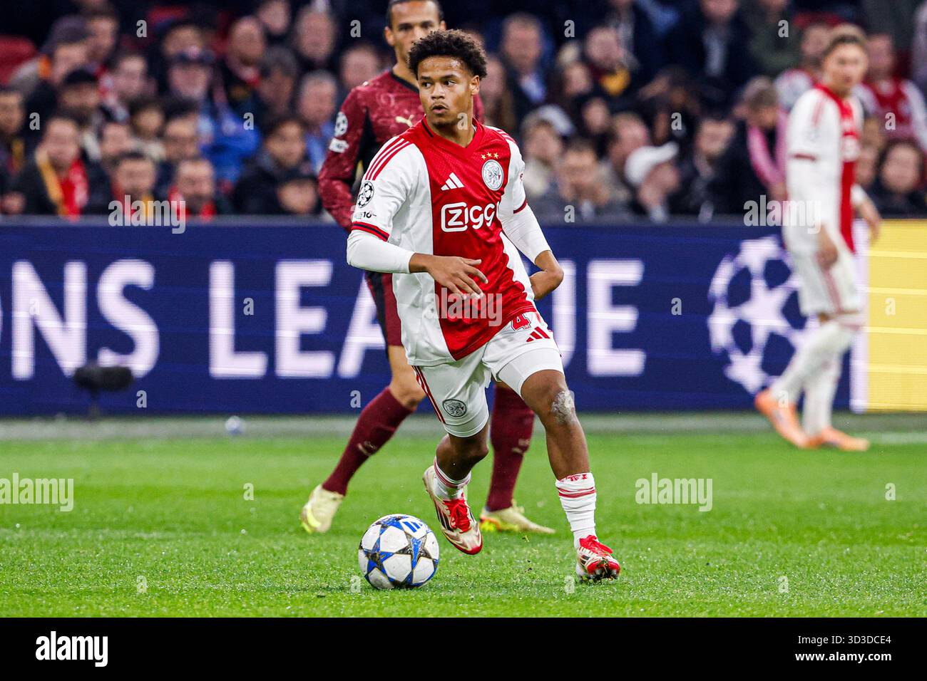 AMSTERDAM, NETHERLANDS - NOVEMBER 5: Gerald Alders of AFC Ajax dribbles ...
