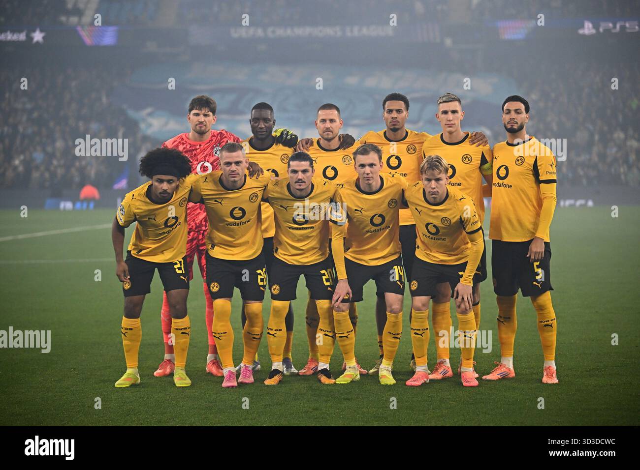 MANCHESTER, GREAT BRITAIN - NOVEMBER 05: Borussia Dortmund line up ...