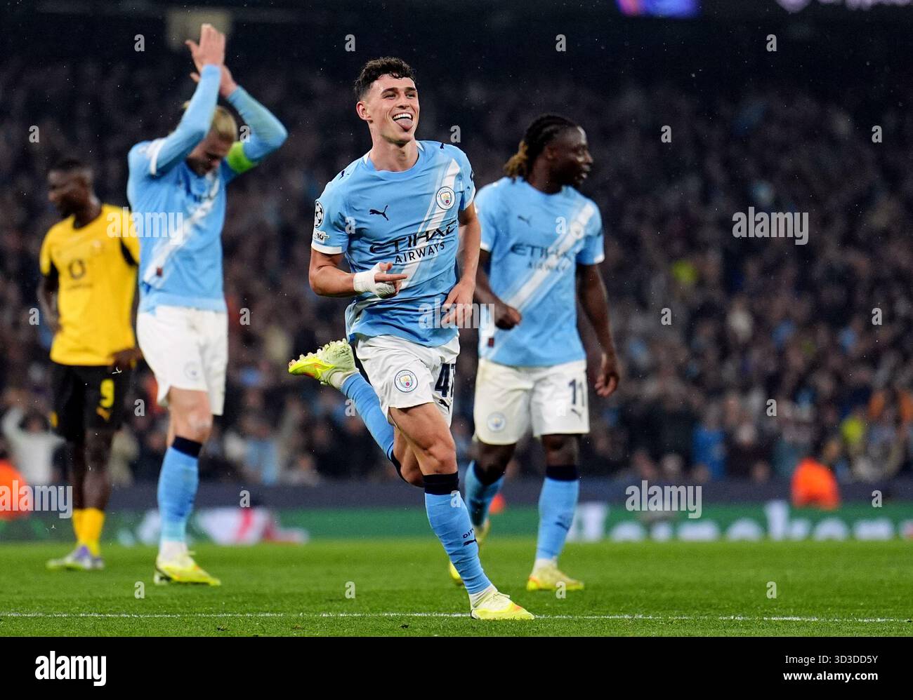 Manchester City's Phil Foden celebrates scoring his sides third goal ...