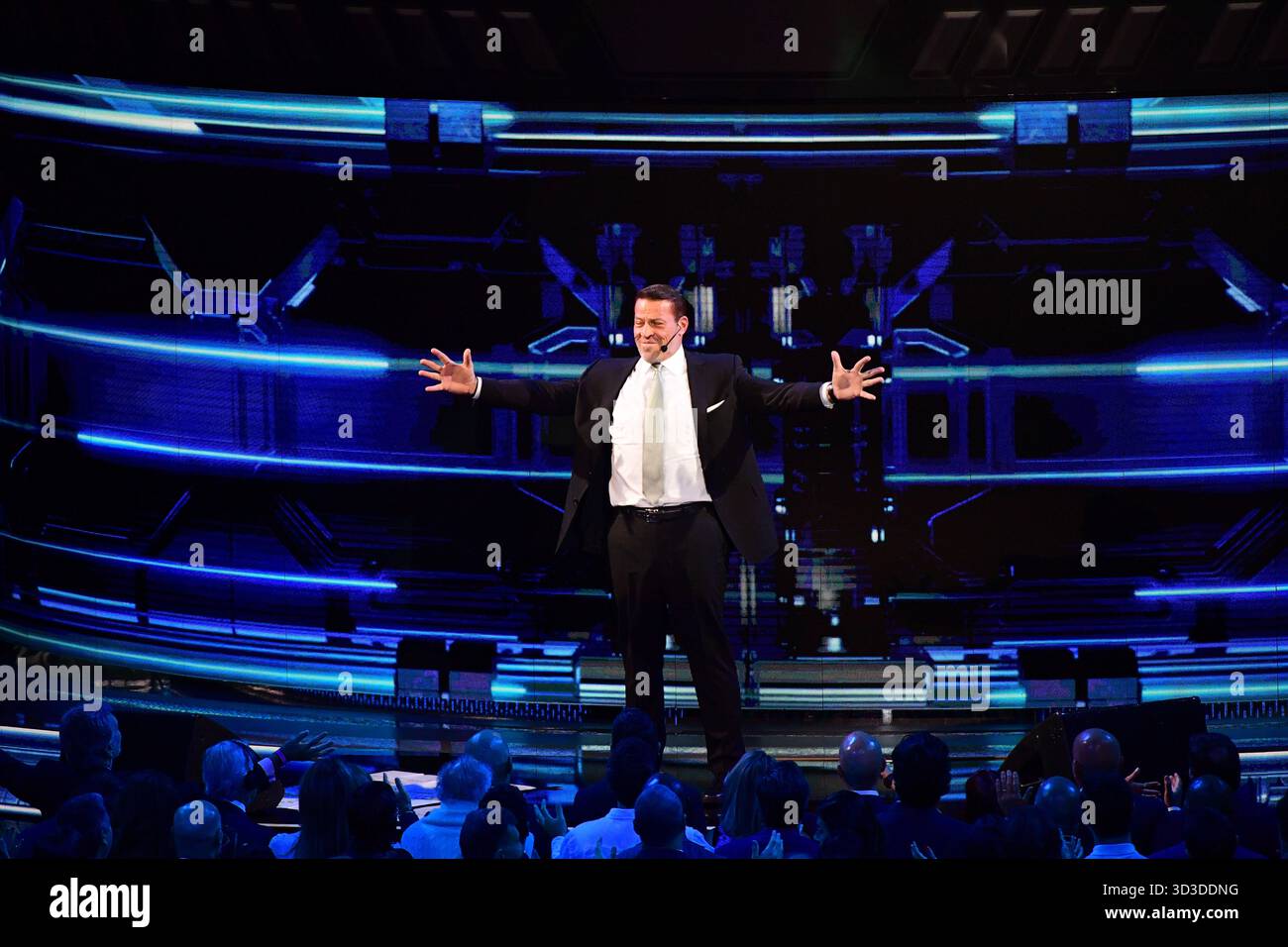 Best selling author and business strategist, Tony Robbins, speaks ...