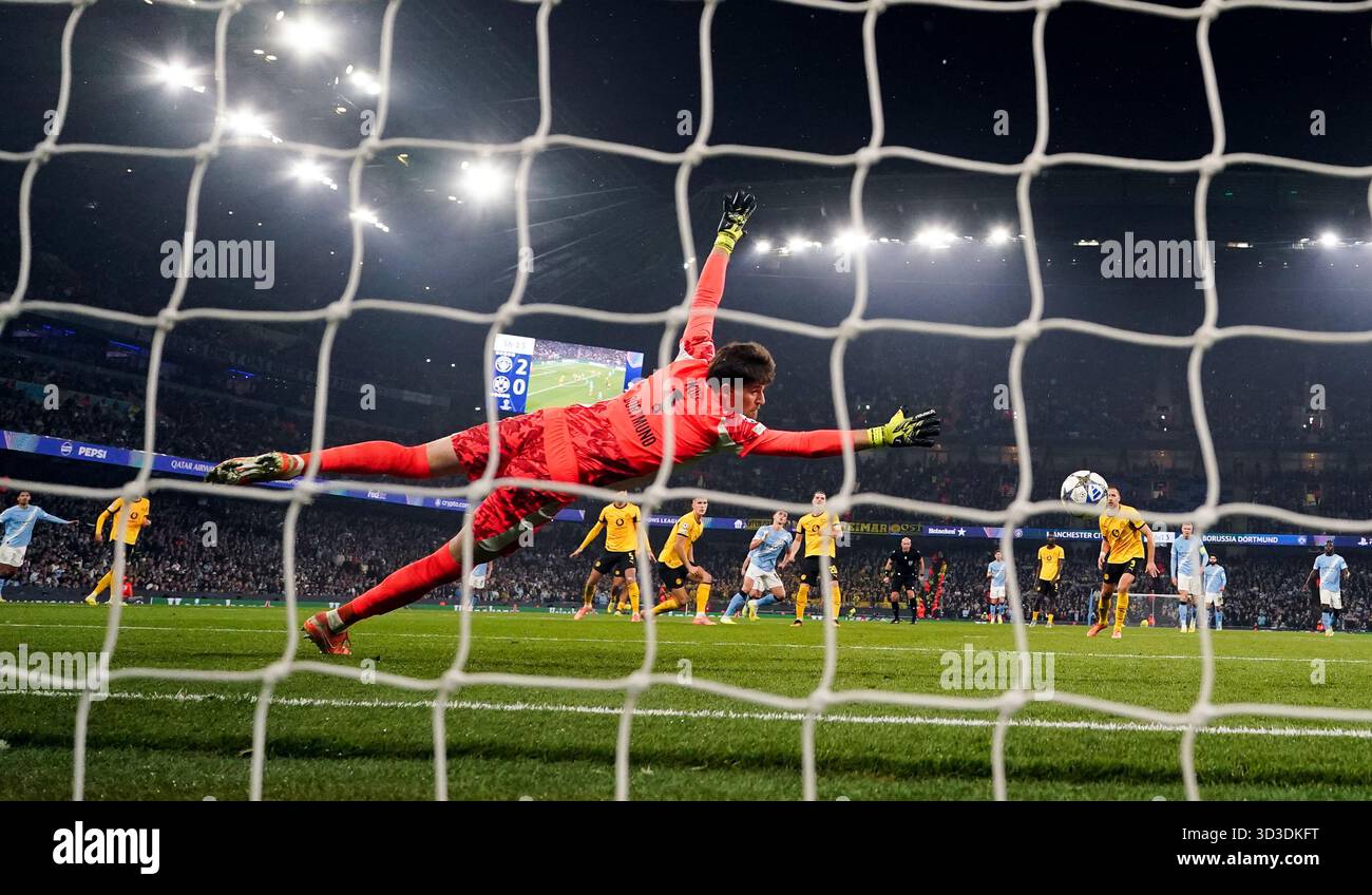 Manchester City's Phil Foden scoring his sides third goal during the ...