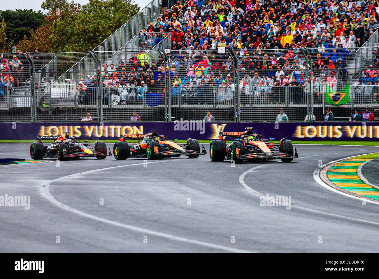 The start of the race at the Formula 1 Louis Vuitton Australian Grand ...