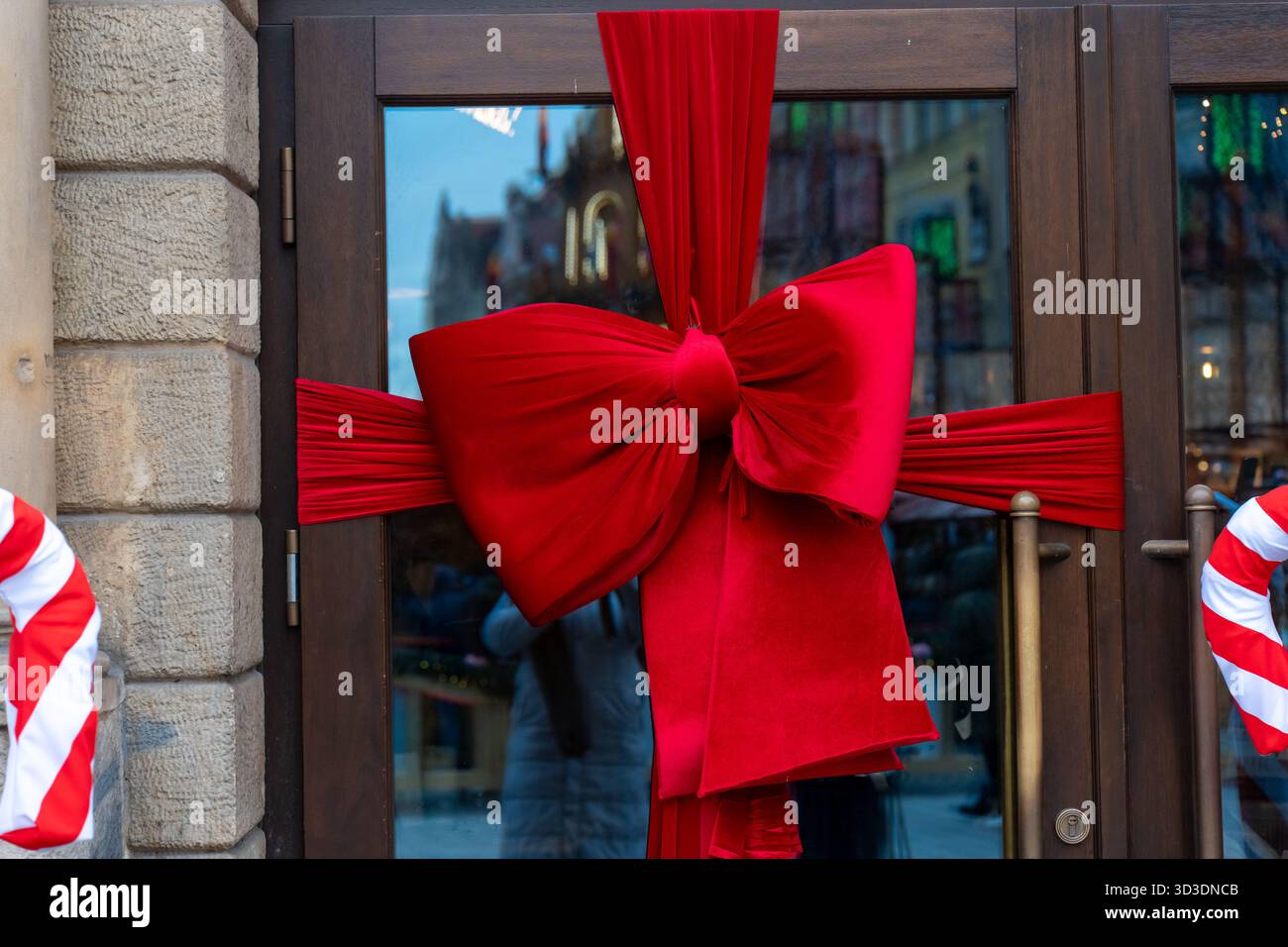 Large velvet bow hi-res stock photography and images - Alamy