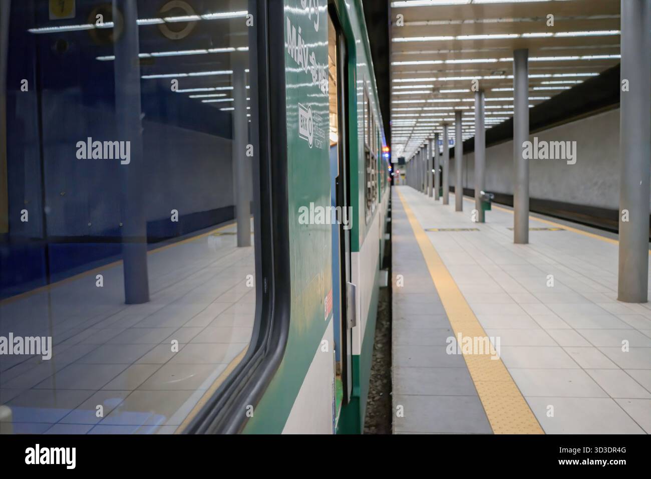 H5 suburban rail hi-res stock photography and images - Alamy