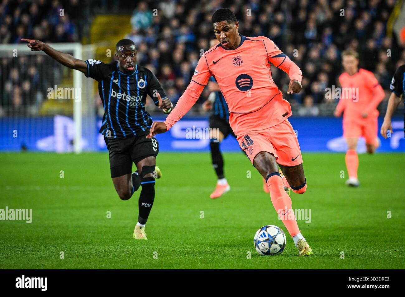 Carlos FORBS of Brugge and Marcus RASHFORD of Barcelona during the UEFA ...