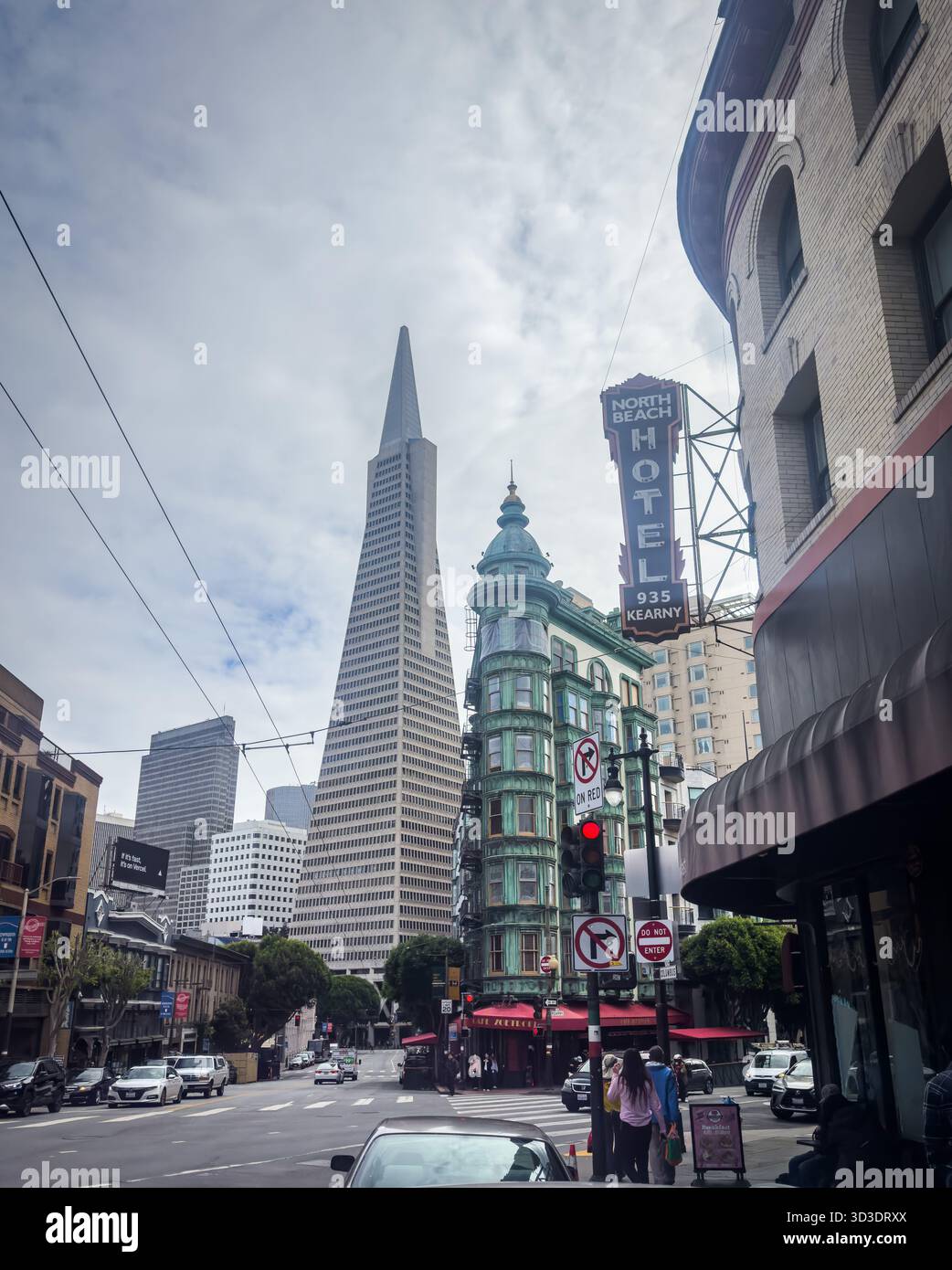 15 OCT 2025 - San Francisco, USA - The Transamerica Pyramid is a ...