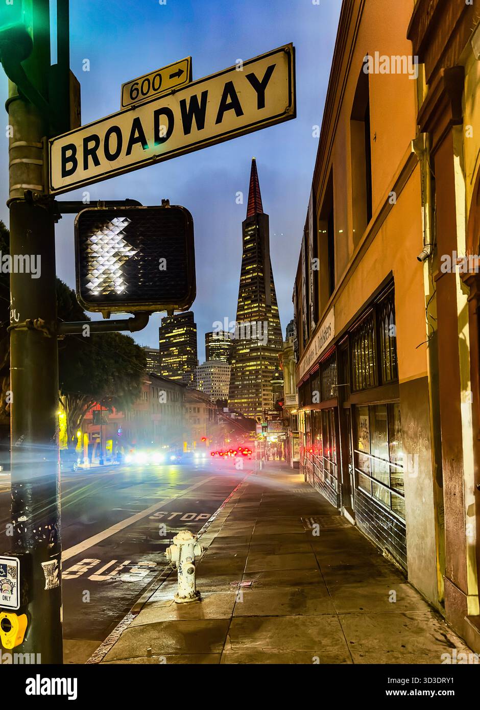 15 OCT 2025 - San Francisco, USA - The Transamerica Pyramid is a ...
