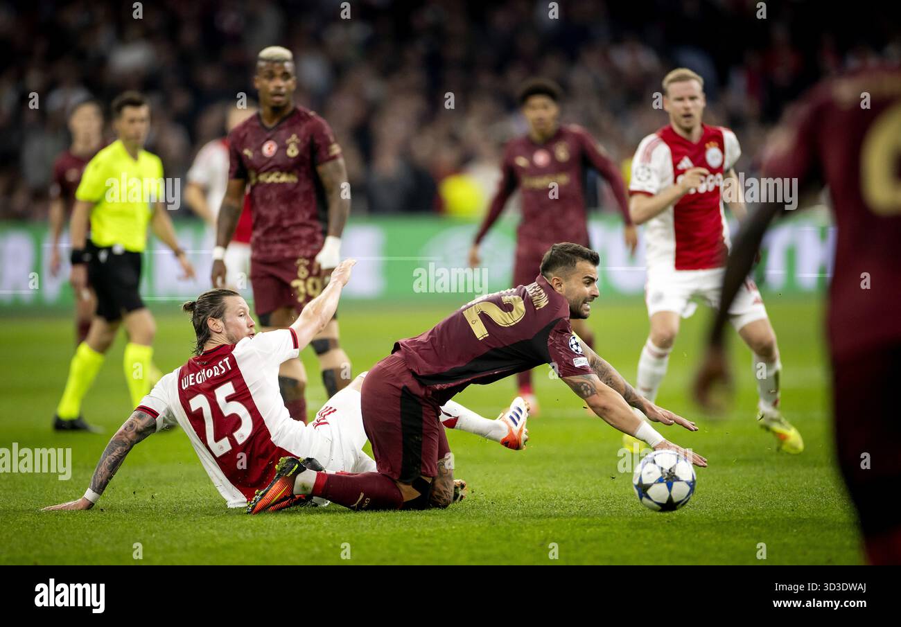 AMSTERDAM – (l-r) Wout Weghorst of Ajax, Abdülkerim Bardakcı of Galatasaray during the UEFA ...