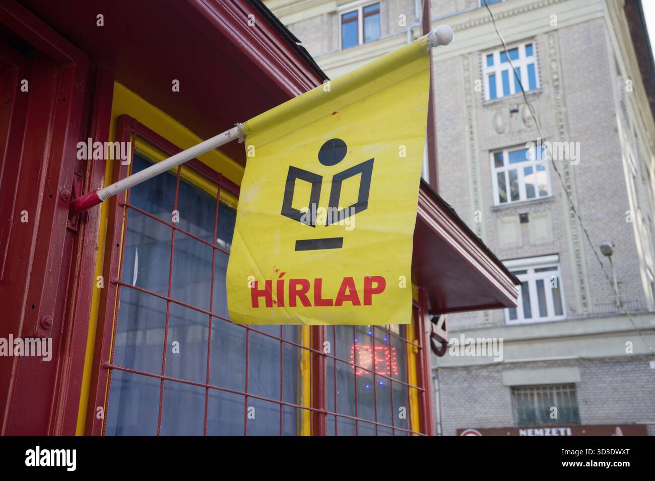 News standfront hi-res stock photography and images - Alamy