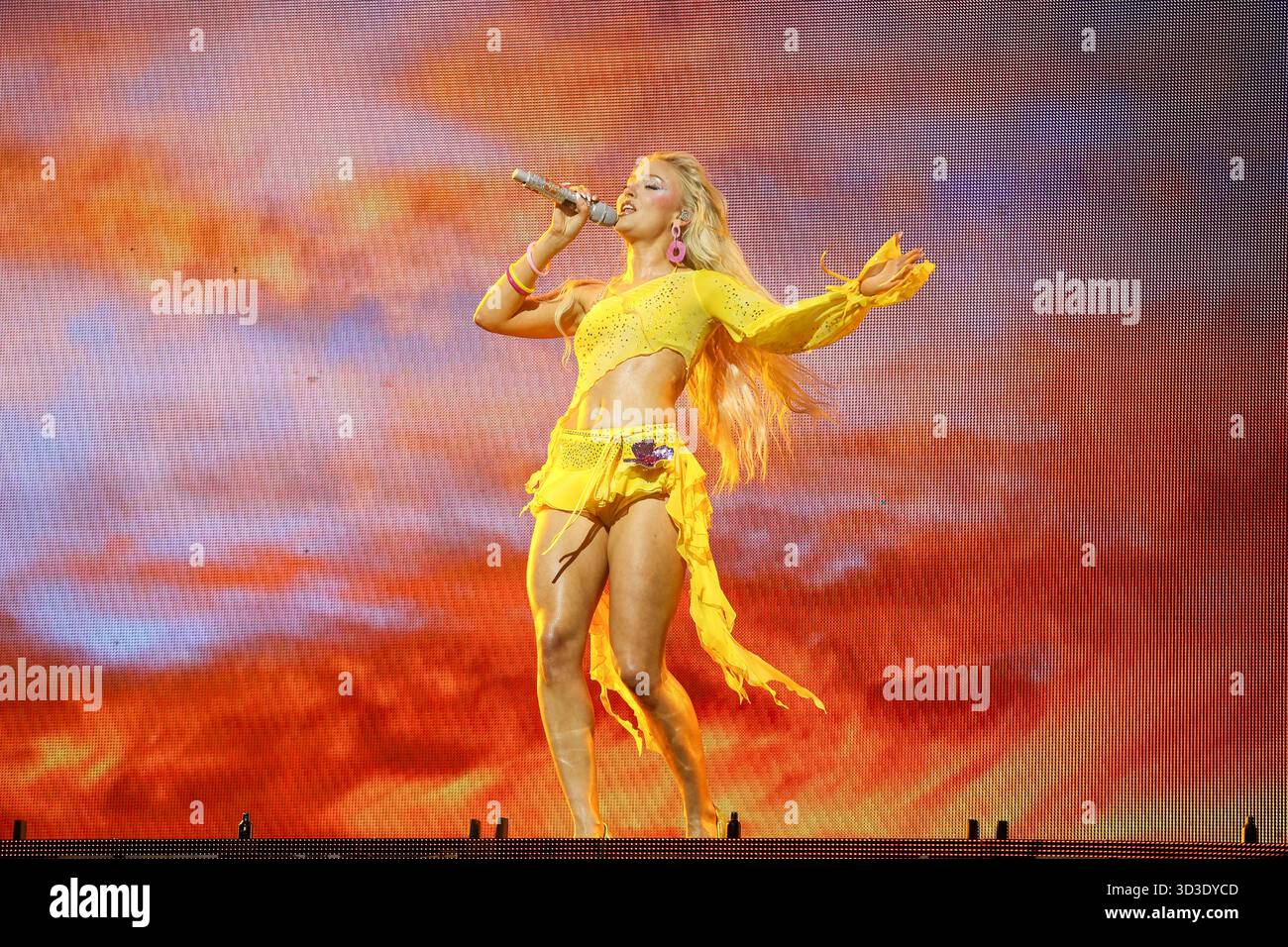 London, UK. November 5, 2025. Swedish singer Zara Larsson performs at ...