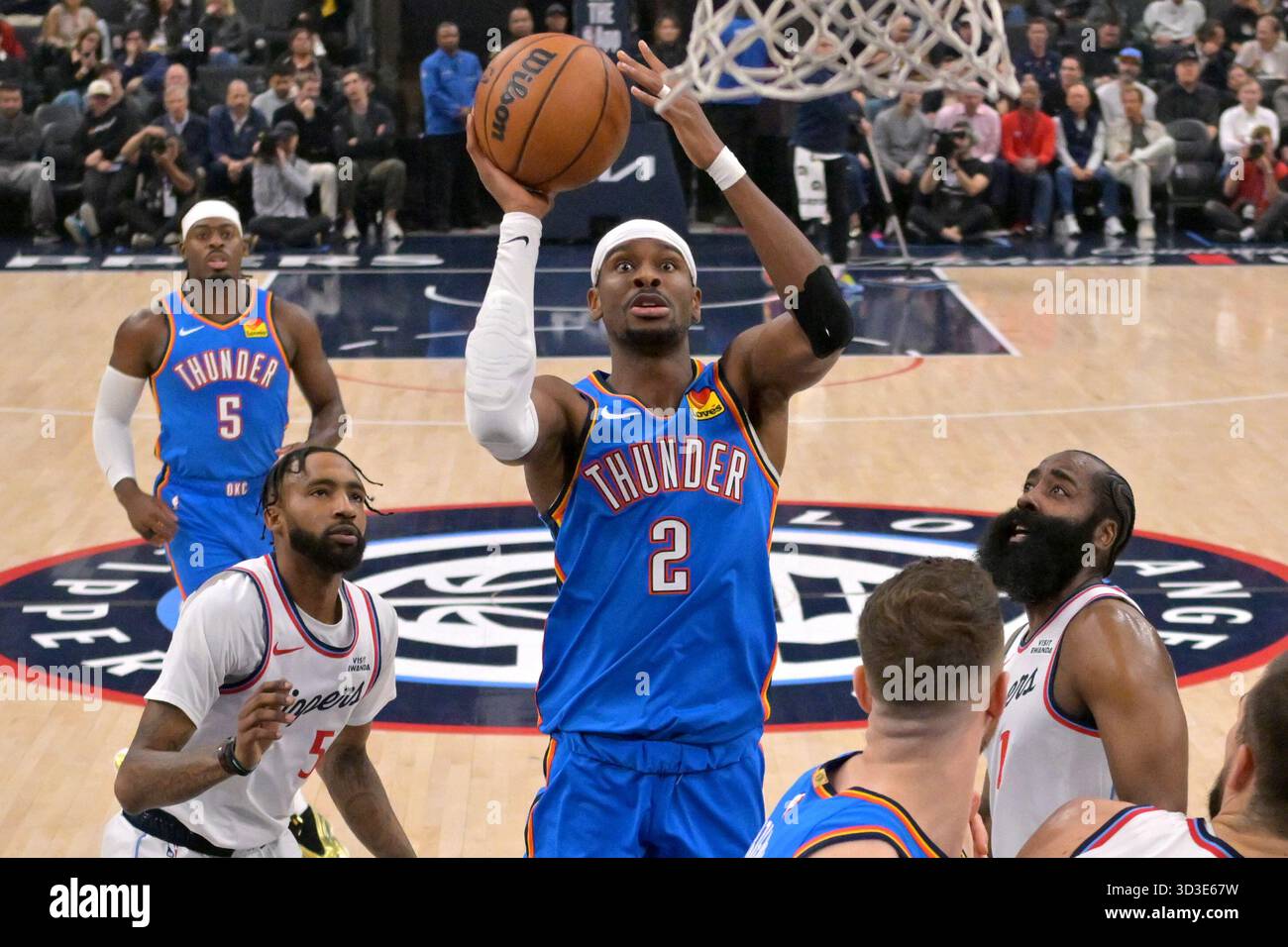Oklahoma City Thunder guard Shai Gilgeous-Alexander shoots as Los ...