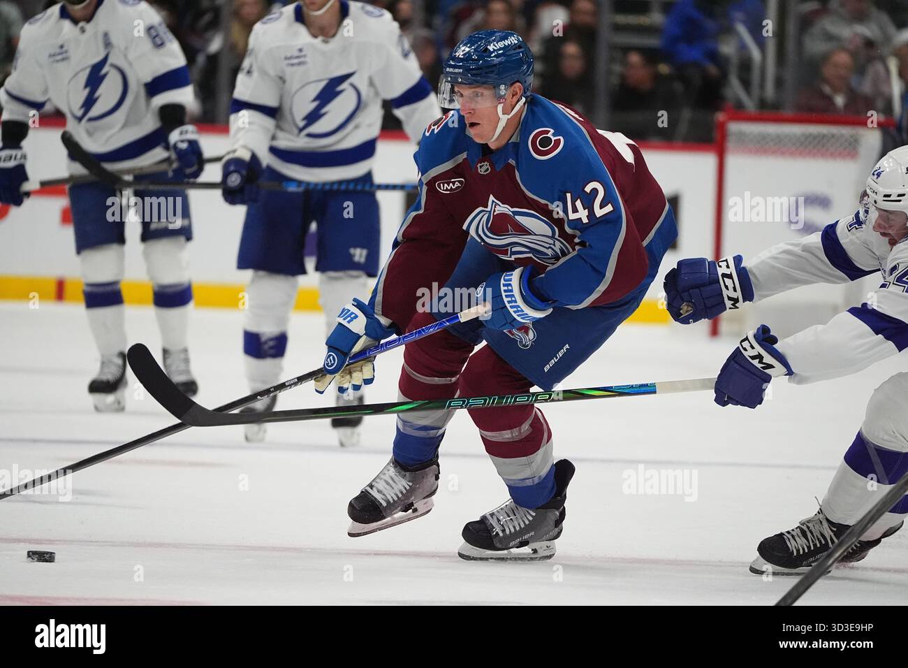 Colorado Avalanche defenseman Josh Manson (42) and Tampa Bay Lightning ...