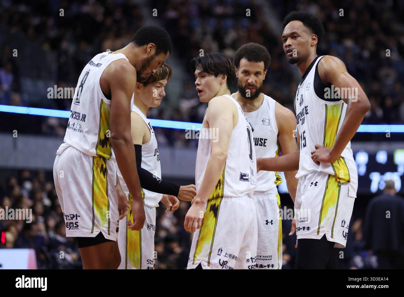 Gunma Crane Thunders team group, NOVEMBER 5, 2025 - Basketball : 2025 ...