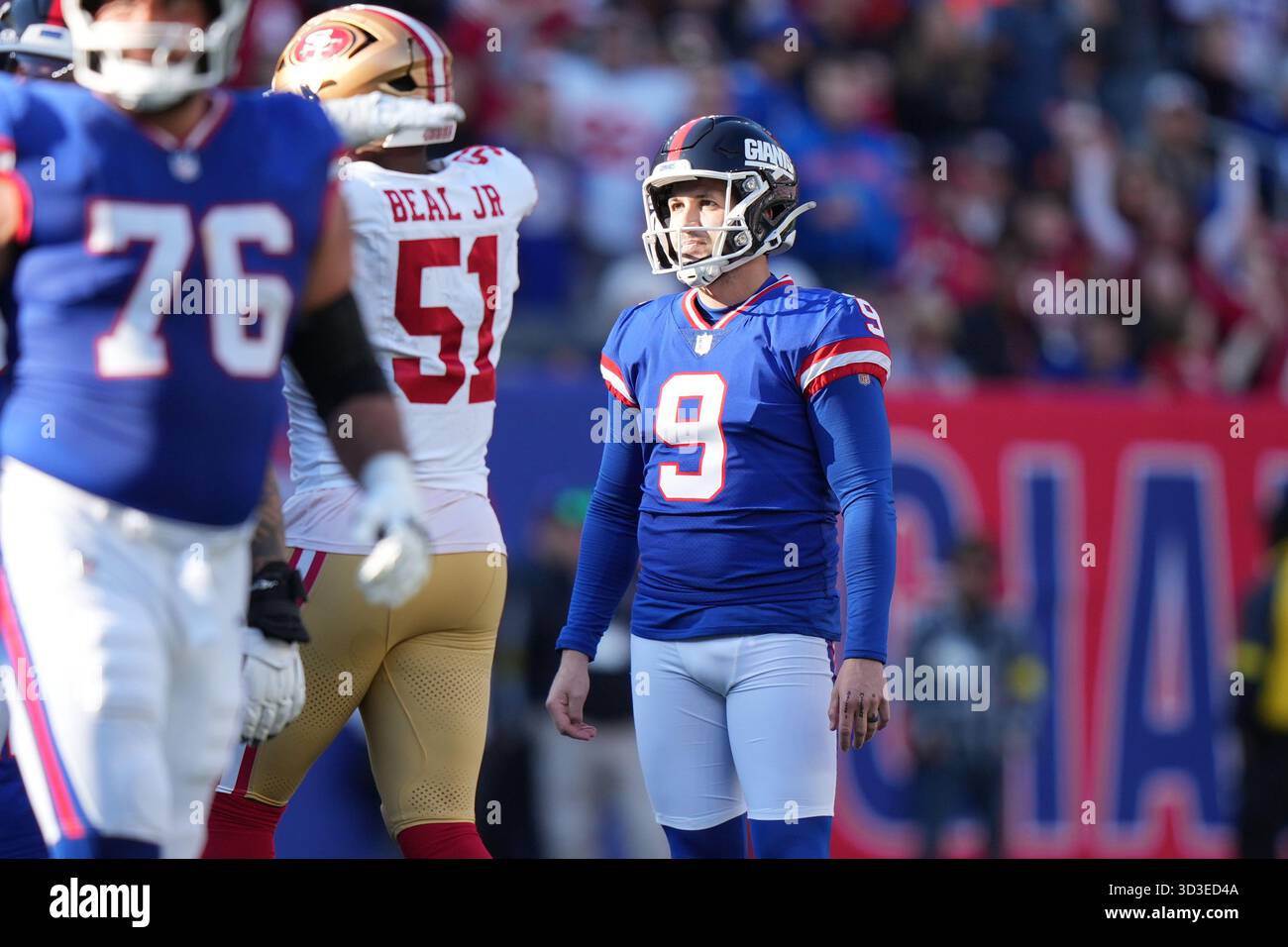New York Giants kicker Graham Gano (9) looks at the uprights after ...