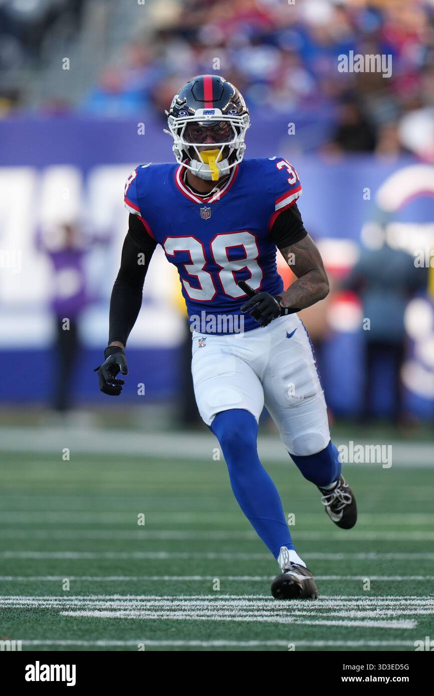 New York Giants cornerback Korie Black (38) runs to the ball barrier ...