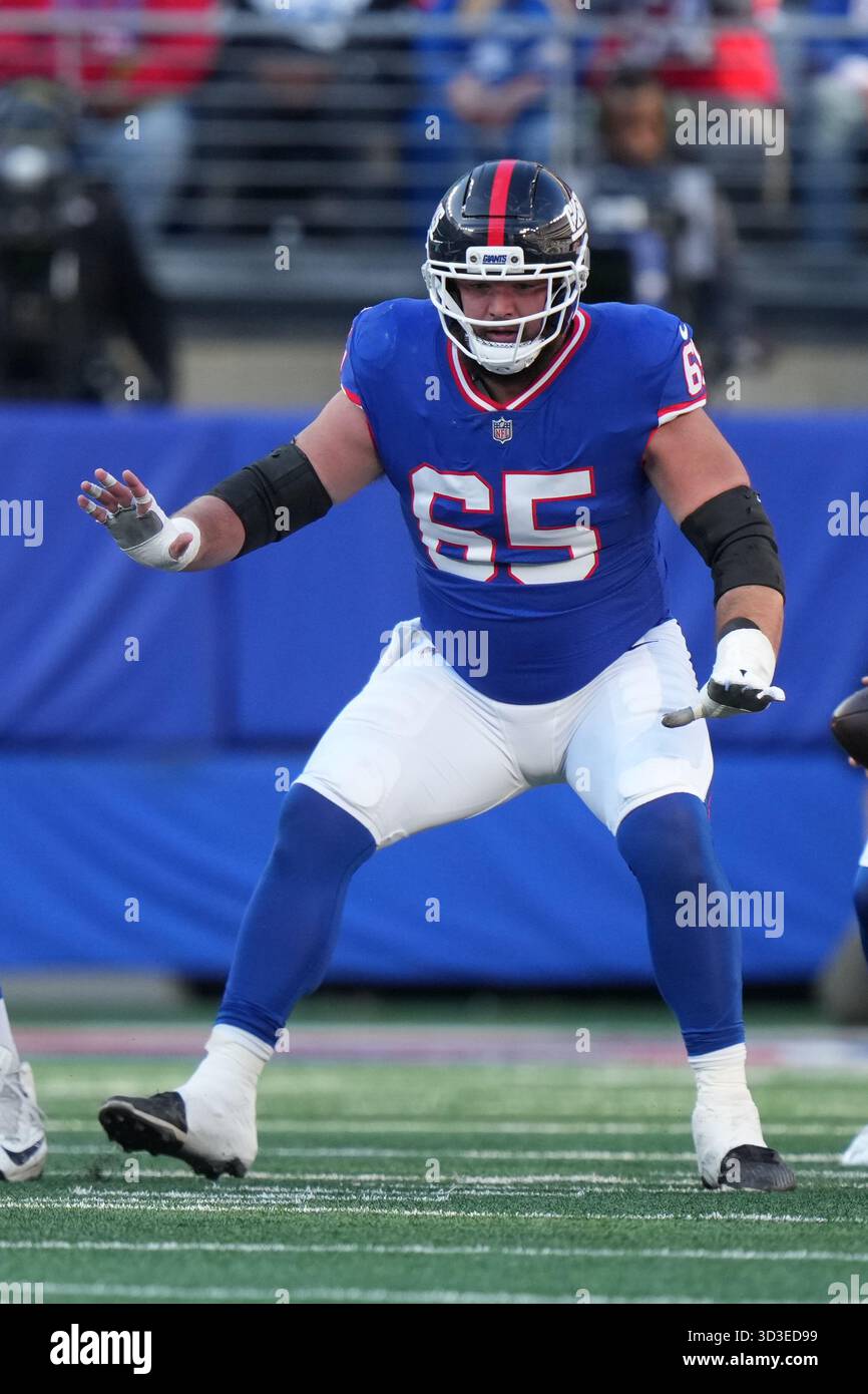 New York Giants guard Austin Schlottmann (65) protects the pocket ...