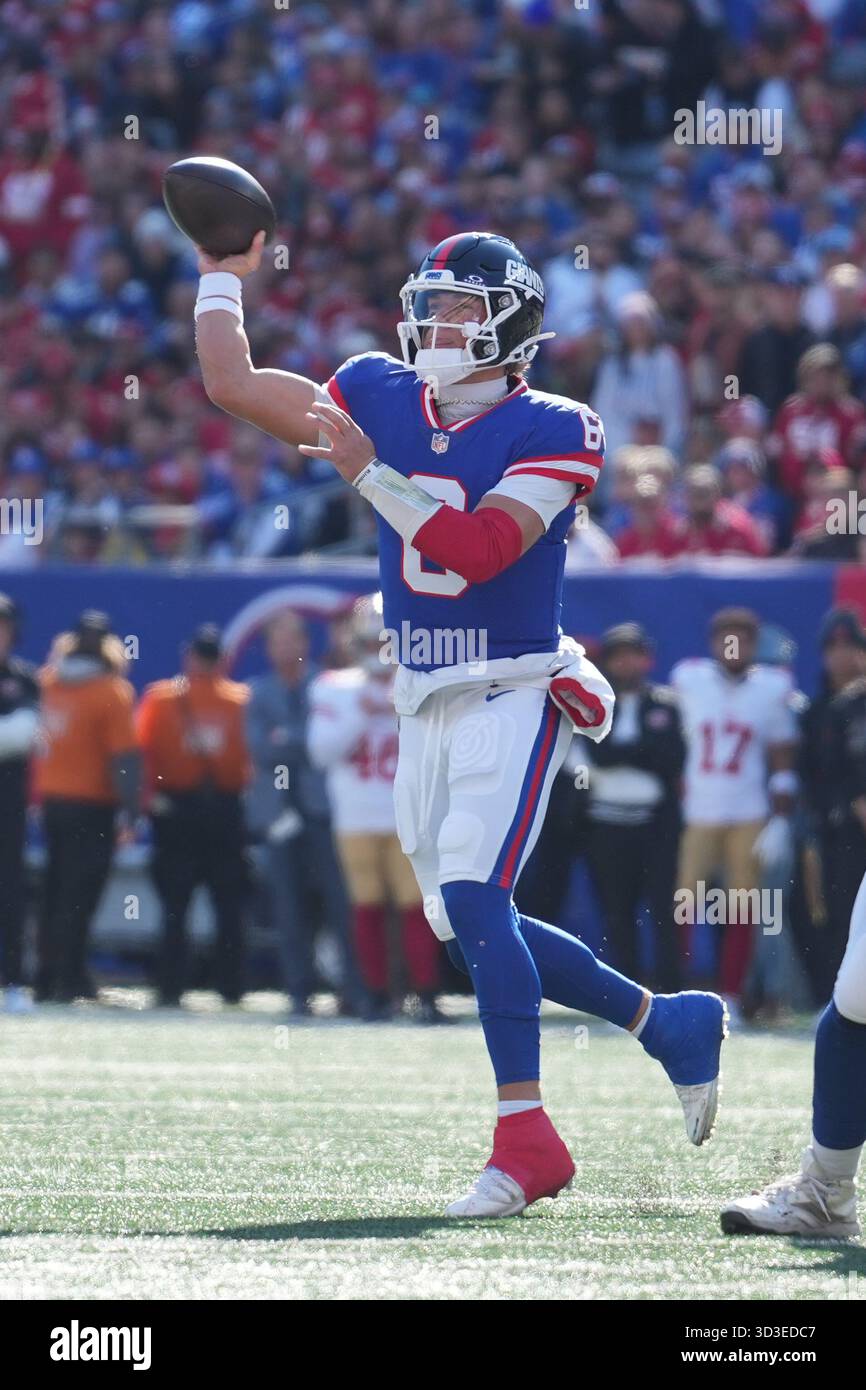 New York Giants quarterback Jaxson Dart (6) makes a pass attempt during ...