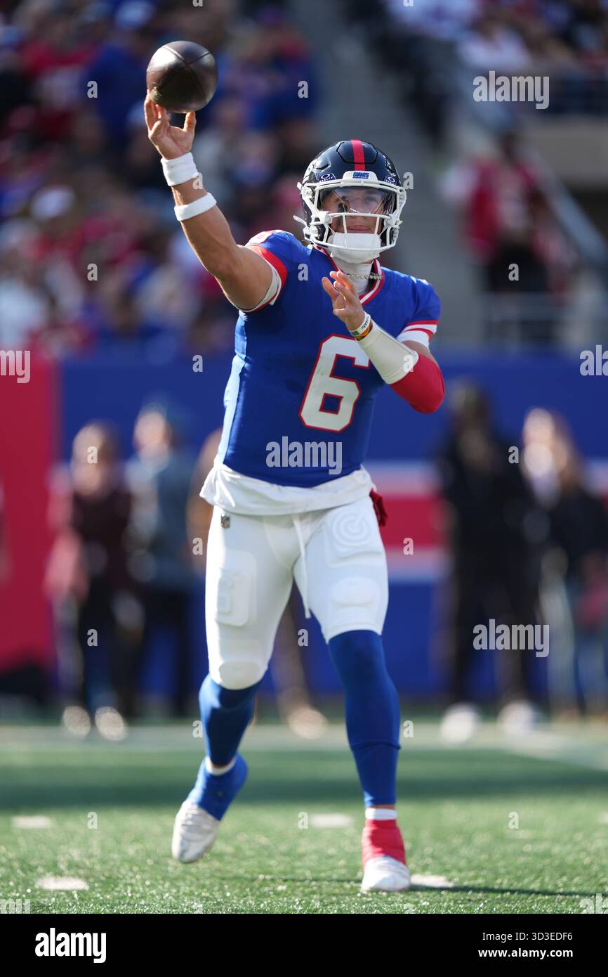 New York Giants quarterback Jaxson Dart (6) makes a pass attempt during ...