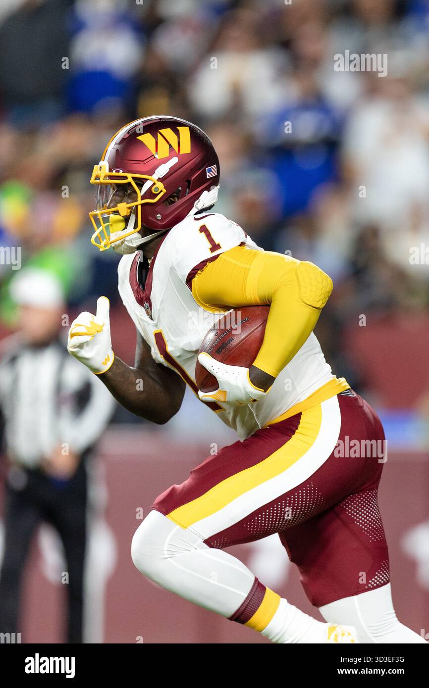 Washington Commanders wide receiver Deebo Samuel (1) runs with the ball ...