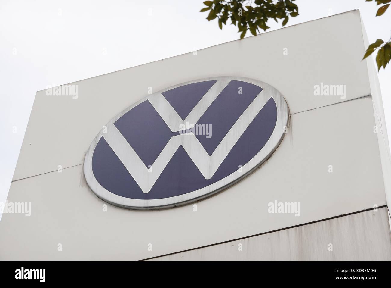 Volkswagen logo on 2025 hi-res stock photography and images - Alamy
