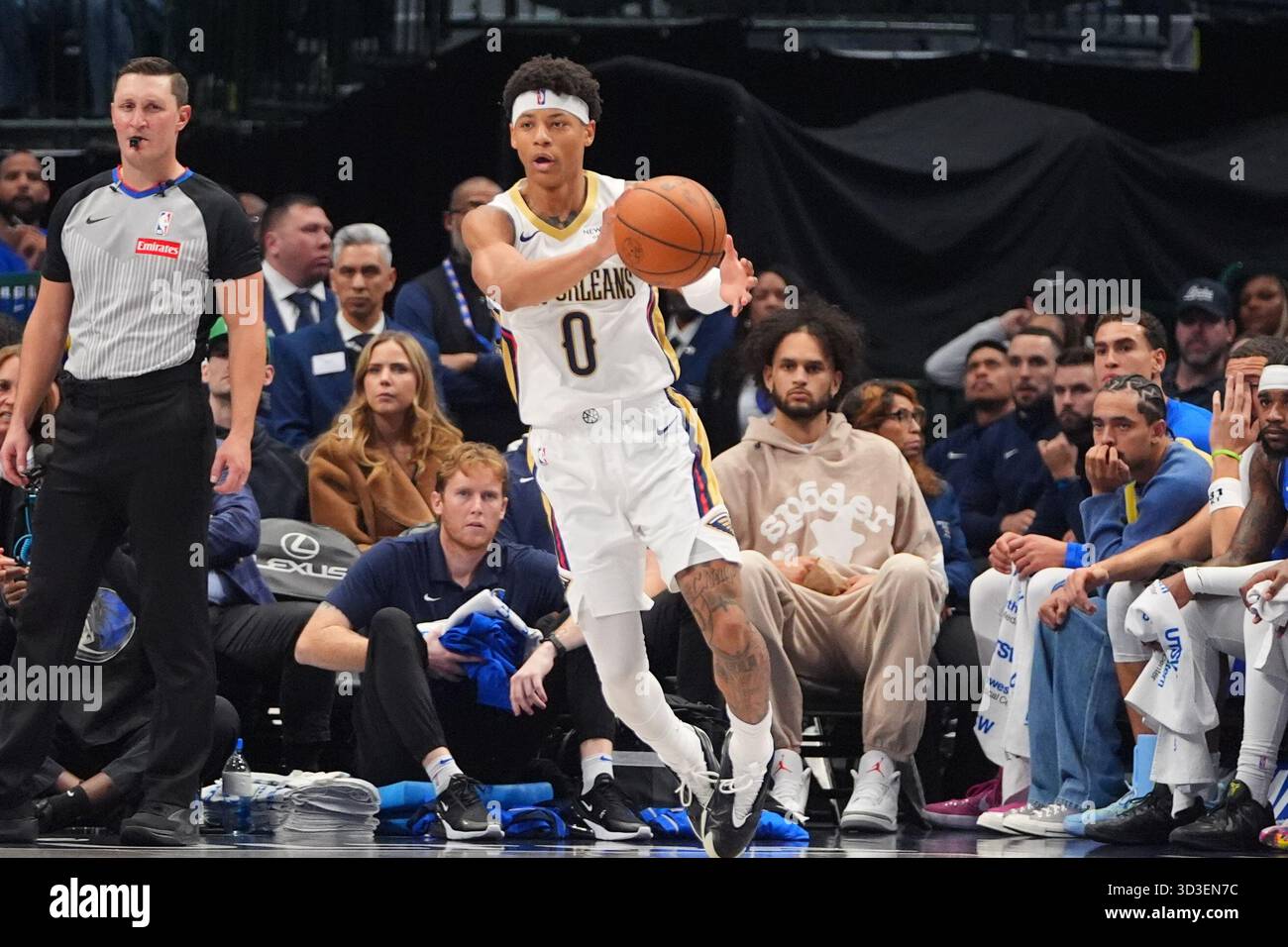 New Orleans Pelicans guard Jeremiah Fears (0) looks to pass during the ...