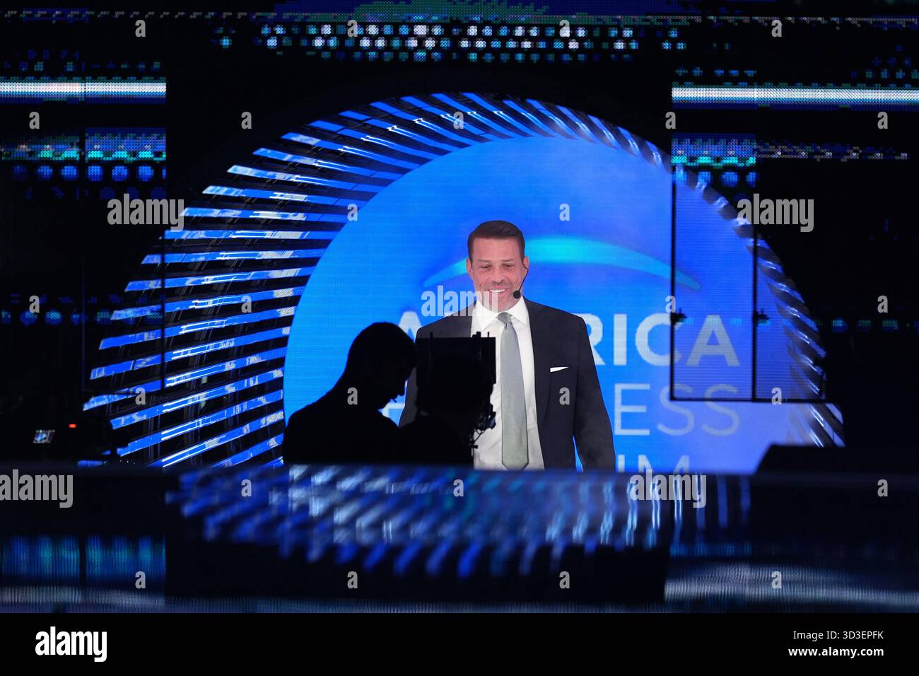 Motivational speaker and author Tony Robbins prepares to take the stage ...