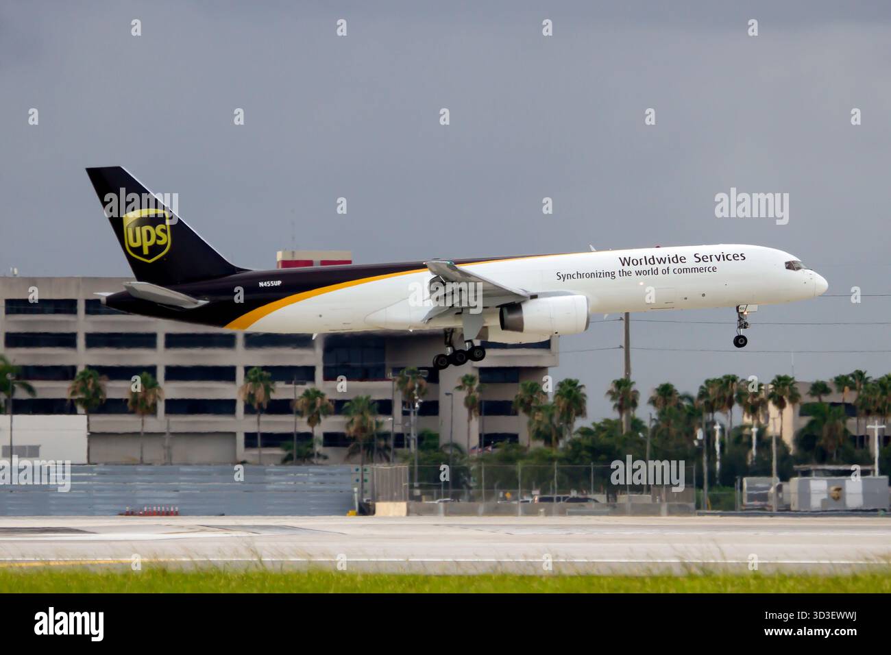 A United Parcel Service (UPS) Boeing 757 landing at Miami International ...