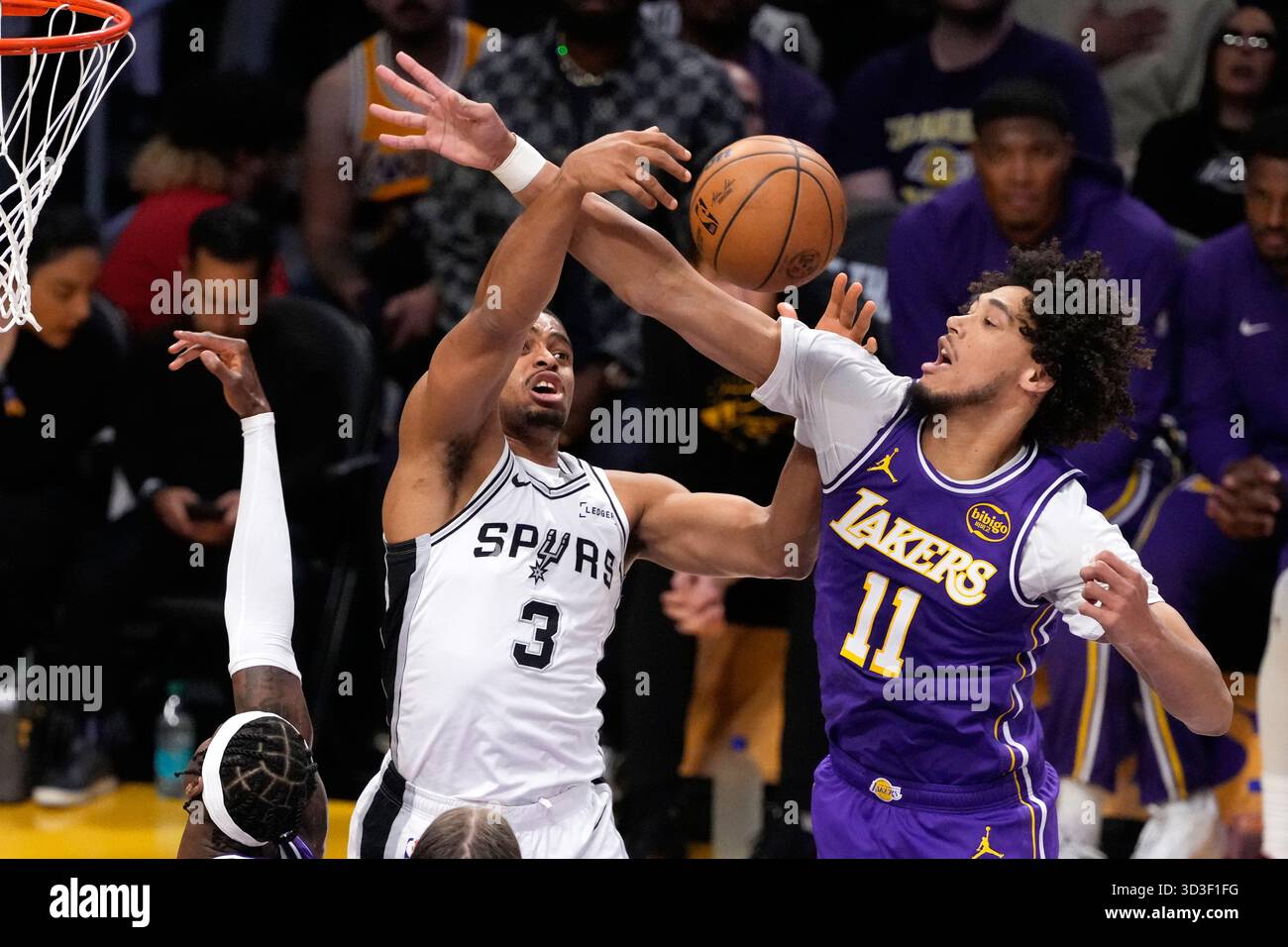 San Antonio Spurs forward Keldon Johnson, left, and Los Angeles Lakers ...