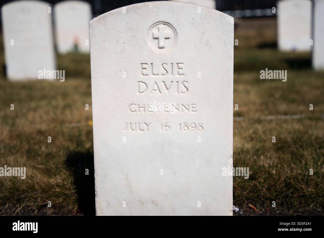 The headstone of Elsie Davis, a student at the Carlisle Indian ...