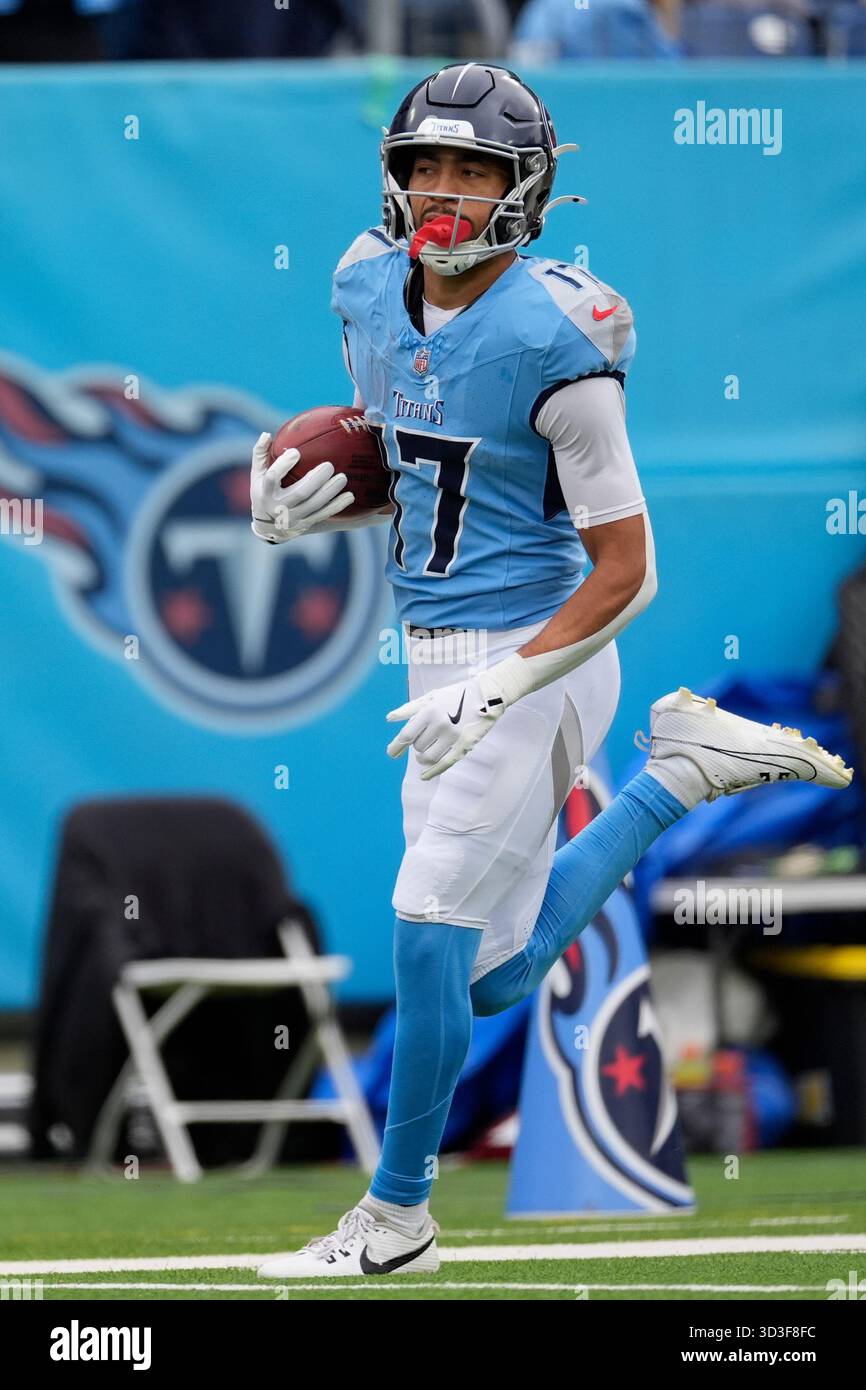 Tennessee Titans wide receiver Chimere Dike (17) plays during the first ...