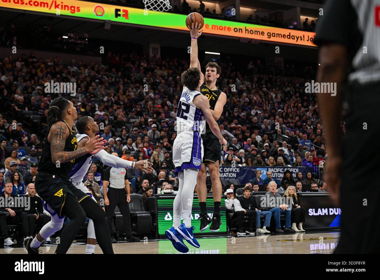Sacramento Kings center Maxime Raynaud (42) blocks Golden State ...