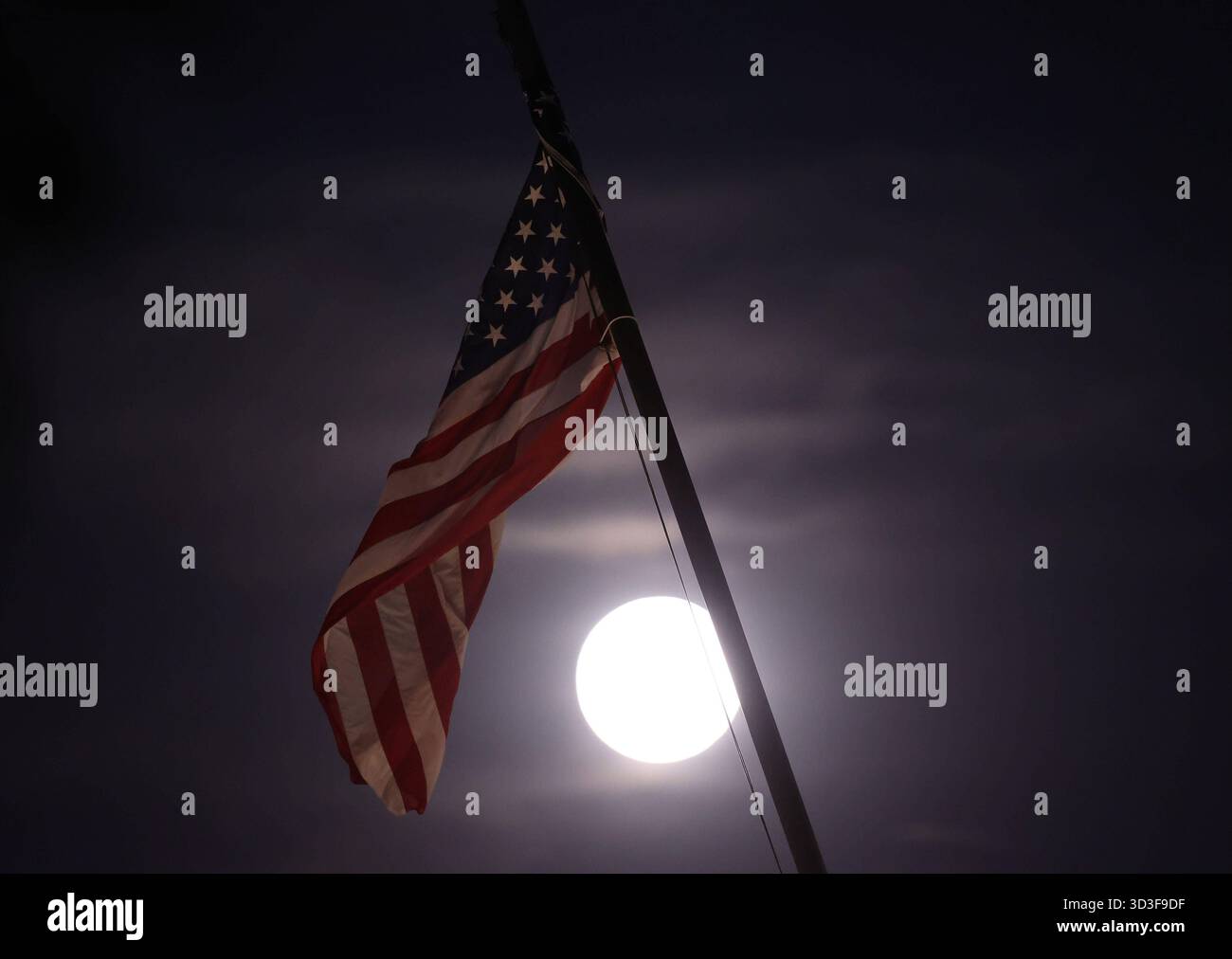 The full moon in Arlington, Virginia, USA. - 05 November 2025 The full ...
