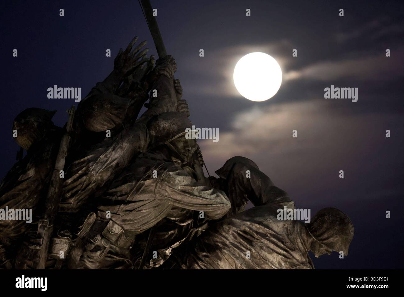 The full moon in Arlington, Virginia, USA. - 05 November 2025 The full ...