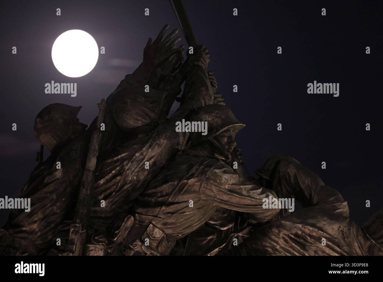 The full moon in Arlington, Virginia, USA. - 05 November 2025 The full ...