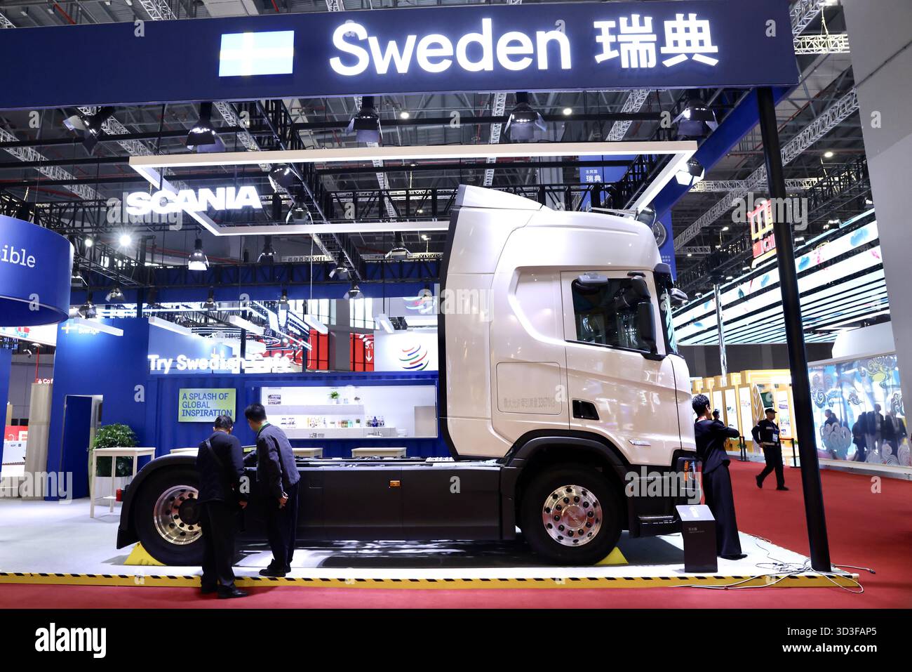 **CHINESE MAINLAND, HONG KONG, MACAU AND TAIWAN OUT** People visit ...